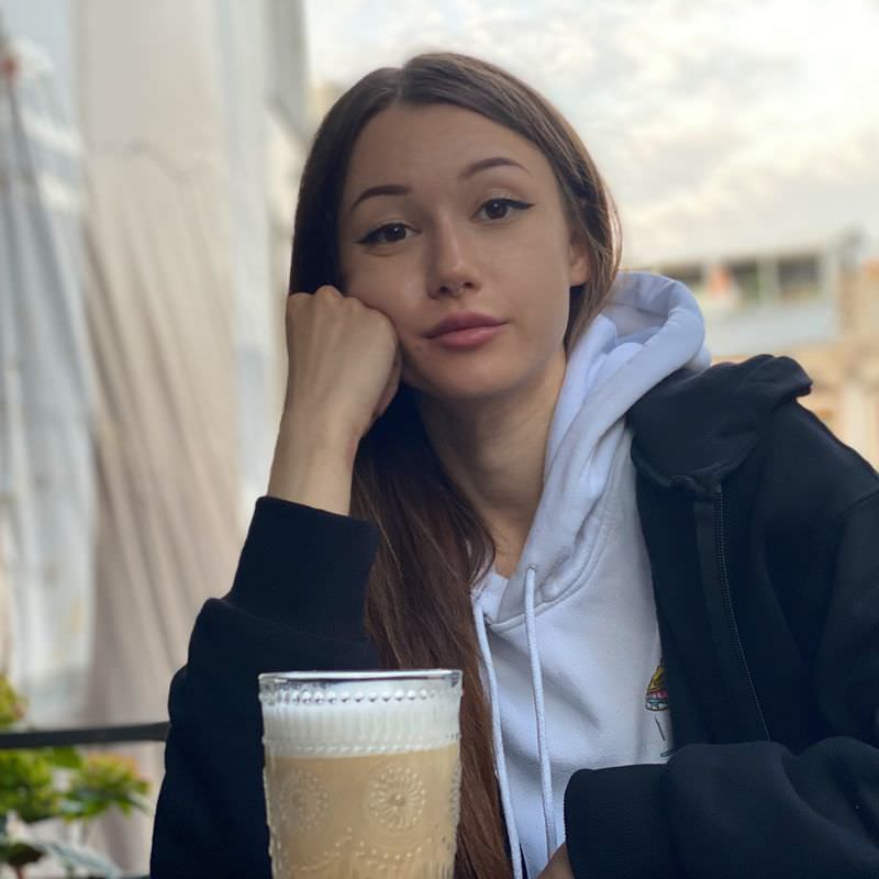 Mikimakey: model biography